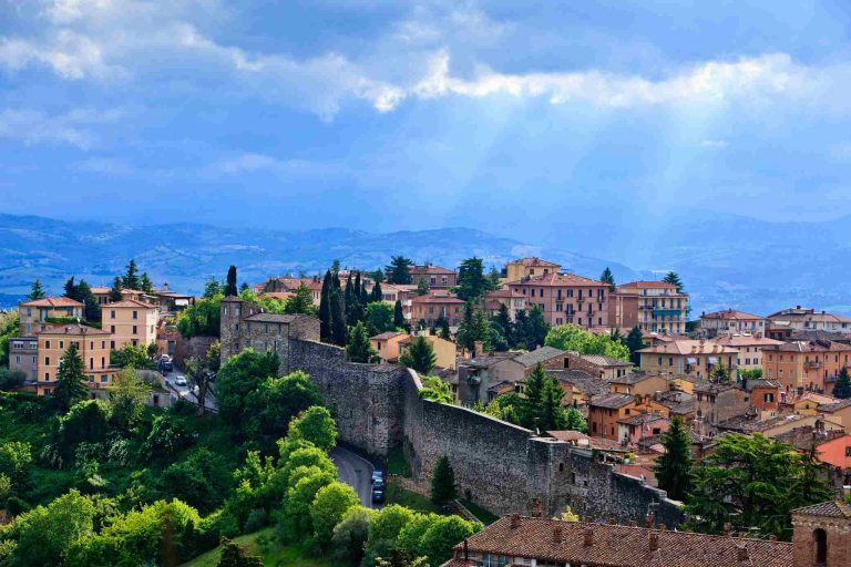 De 10 beste byer du bør besøke i Italia - BlazeTrip