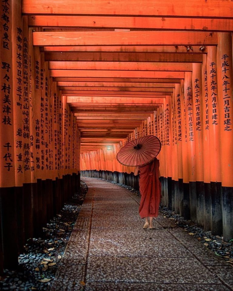 O Guia Completo do Santuário Fushimi Inari do Japão - BlazeTrip
