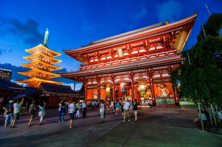 Sensoji Temple Guide - highlights najstarsza świątynia Tokio - BlazeTrip